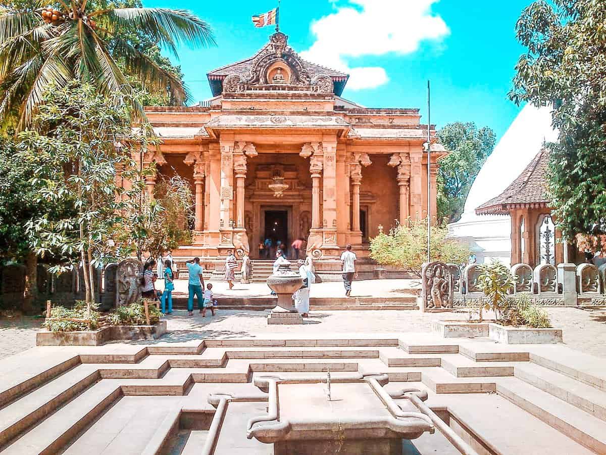 Best Temples to visit in Colombo in 2022! (Don't miss out!)