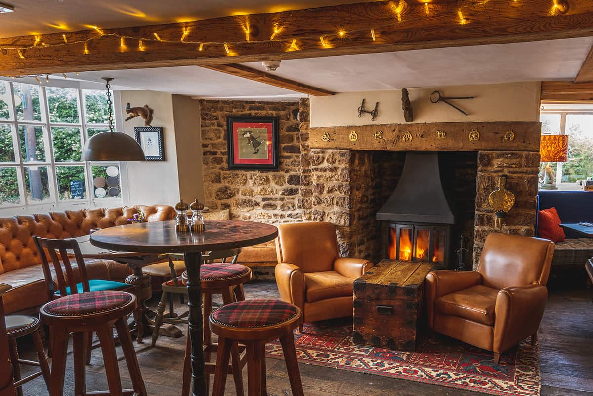 10 Best Bridport Pubs for a cosy night out